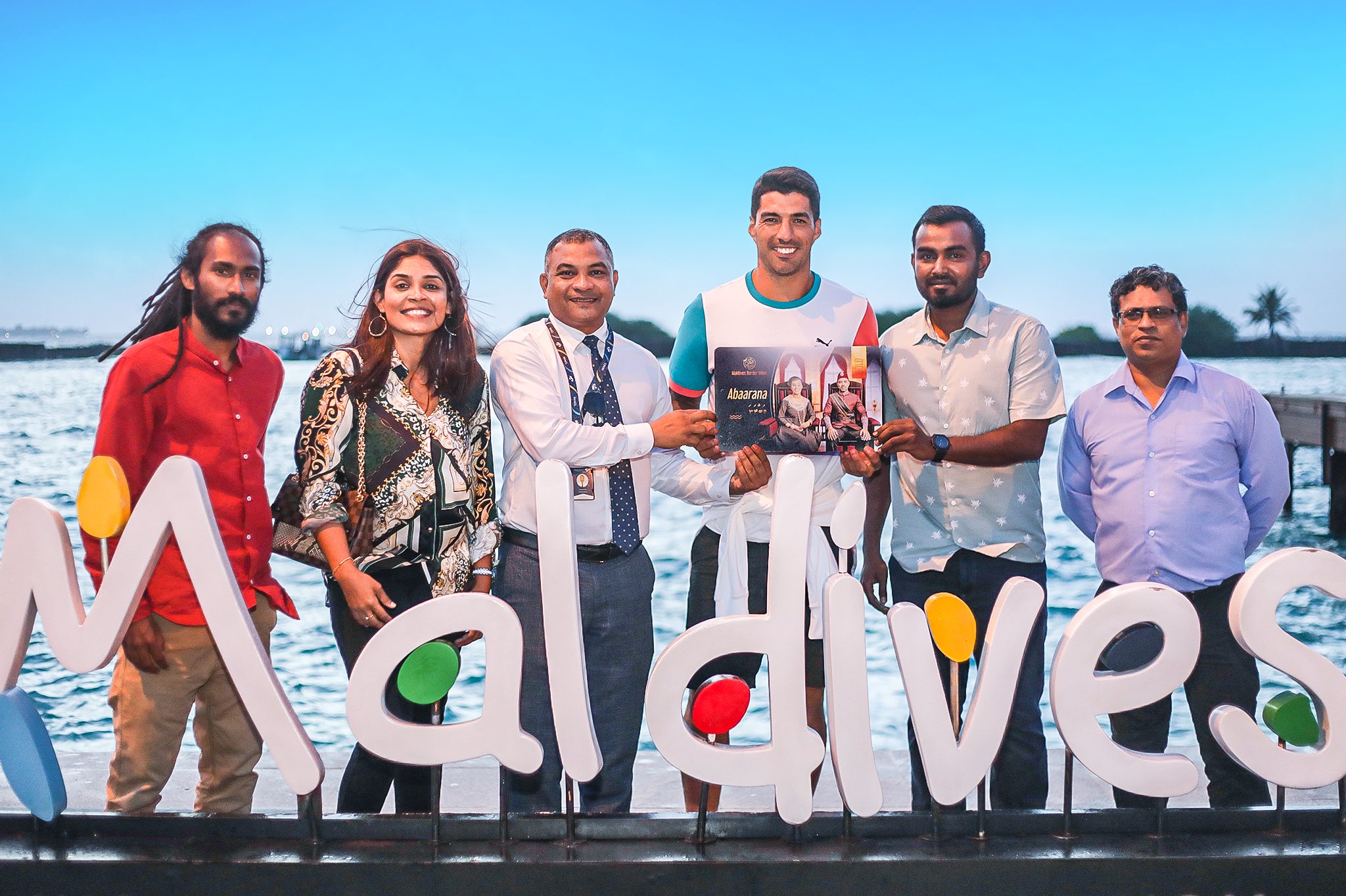 Ras Online - ބޯޑަރ މައިލްސްގެ "އަބާރަނަ" ސުއަރޭޒަށް