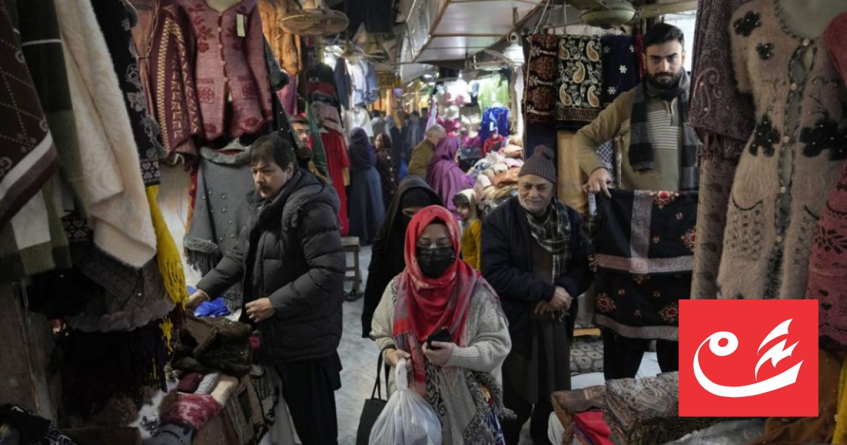 Ras Online - Pakistan malls to close early due to economic crisis